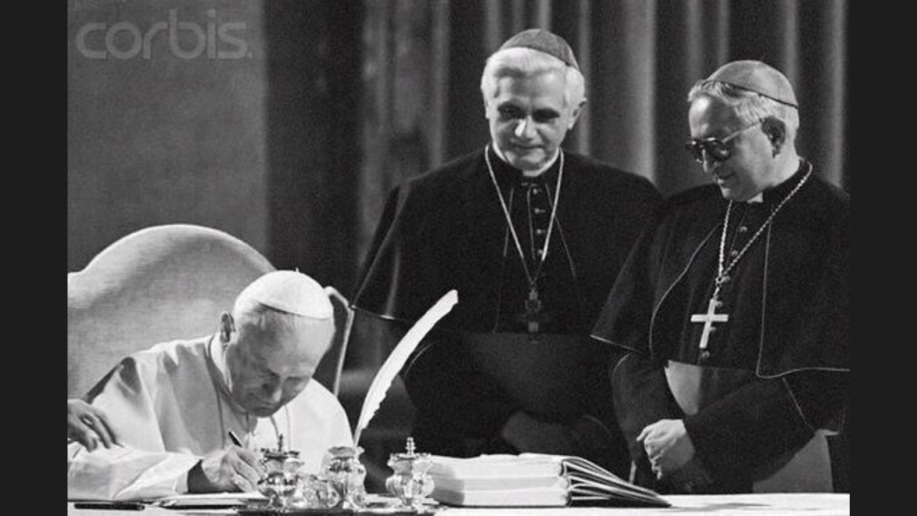 Foto Langka Warnai Pemakaman Paus Benedictus XVI – KATOLIKANA