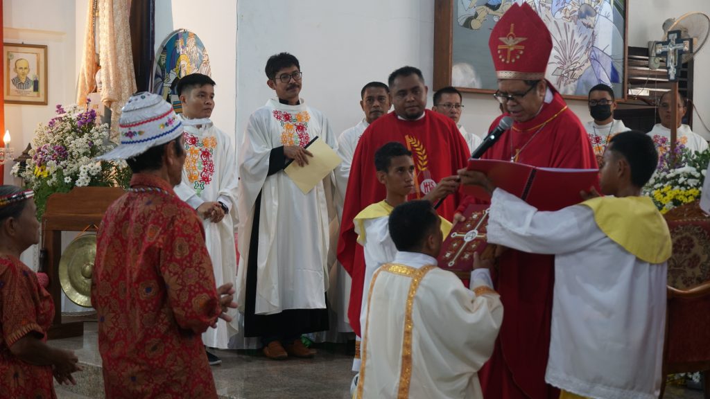 Umat Keuskupan Tanjung Selor Bersukacita Atas Tahbisan Diakonat Fr ...