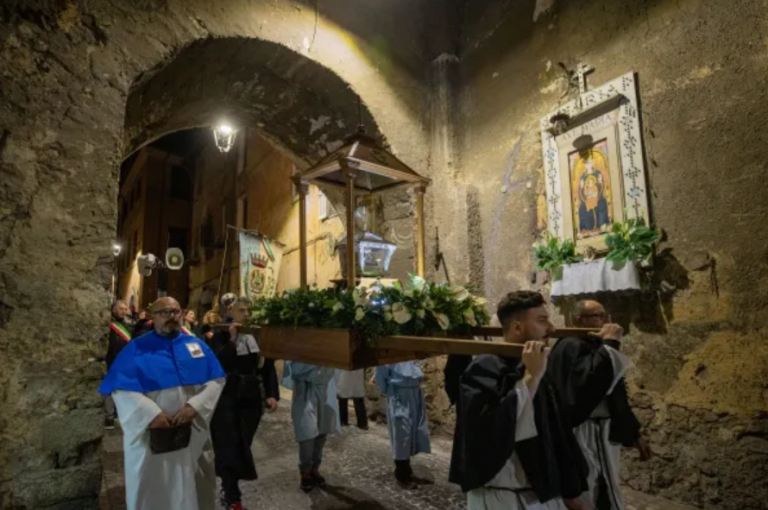 Relikui Tengkorak Santo Thomas Aquinas Viral - KATOLIKANA