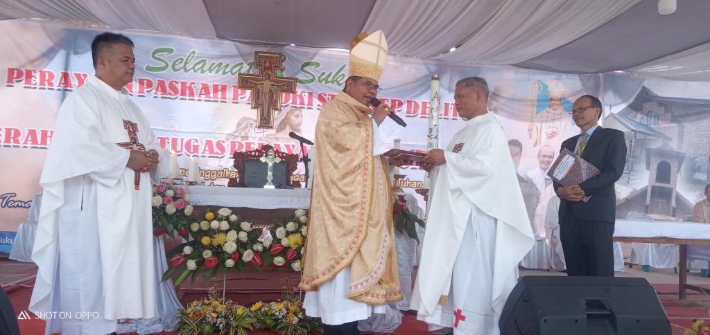 Uskup Keuskupan Agung Medan Hadiri Acara Paskah Bersama, Terima Krisma, dan Serah Terima Pastor ...
