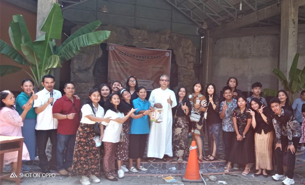 OMK Paroki SMART Gelar Bazar Gebyar Panen Raya - KATOLIKANA