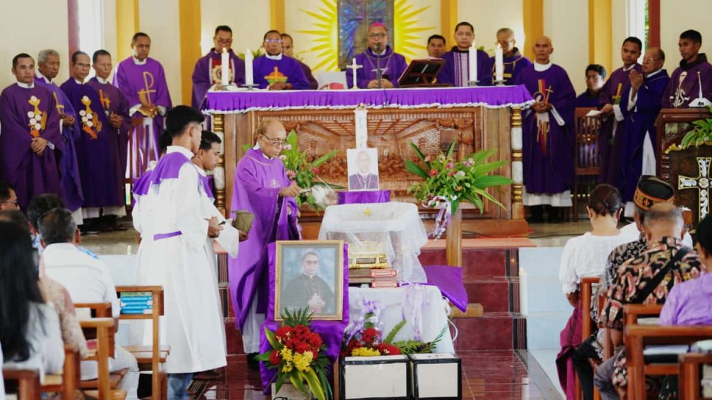 Uskup Emeritus Mgr. Michael Angkur Dipulangkan ke Keuskupan Bogor ...