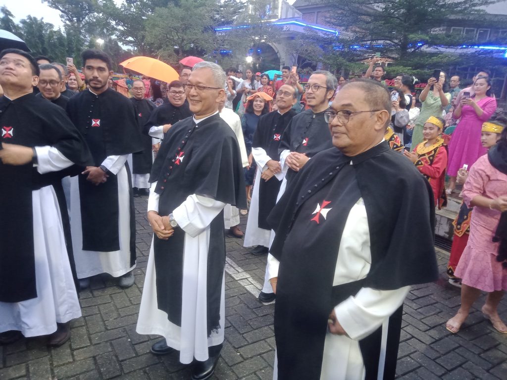 Pesta Ulang Tahun Imamat RP Aaron Taogo’aro Waruwu, OSC dan RP Serafin ...