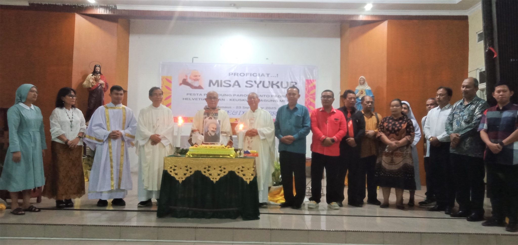 Pray, Hope & Don't Worry: Misa Syukur Padre Pio Helvetia Medan Dihadiri 500 Umat - KATOLIKANA